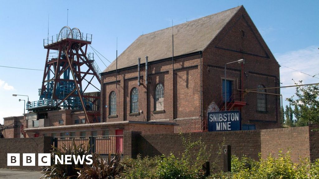 Snibston Colliery: Former miners to give guided tours of pit - BBC News