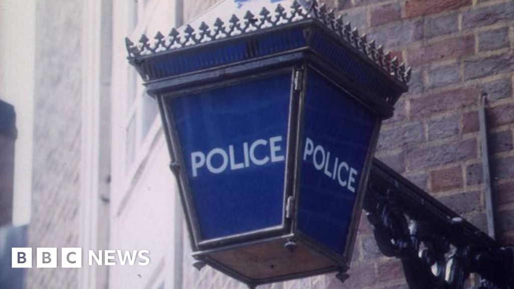 Staffordshire officer sacked after damaging police car - BBC News