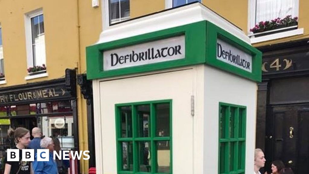 New defibrillator lifeline for 'old' Irish phone boxes - BBC News