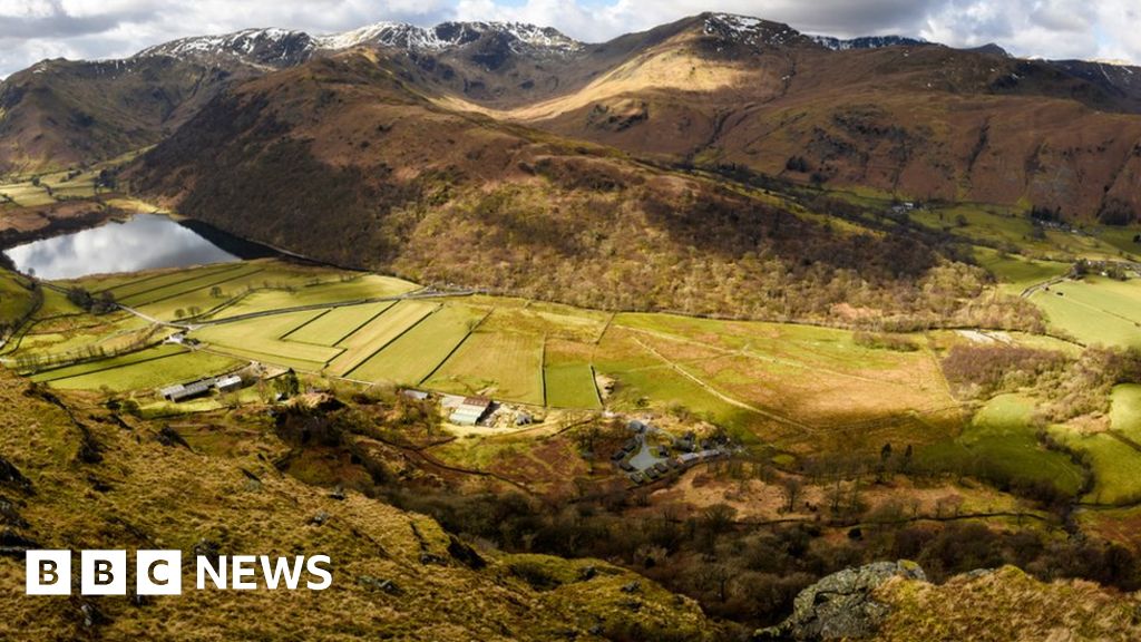 Lake District: Goldrill Beck 'rewiggled' to cut flood risk - BBC News