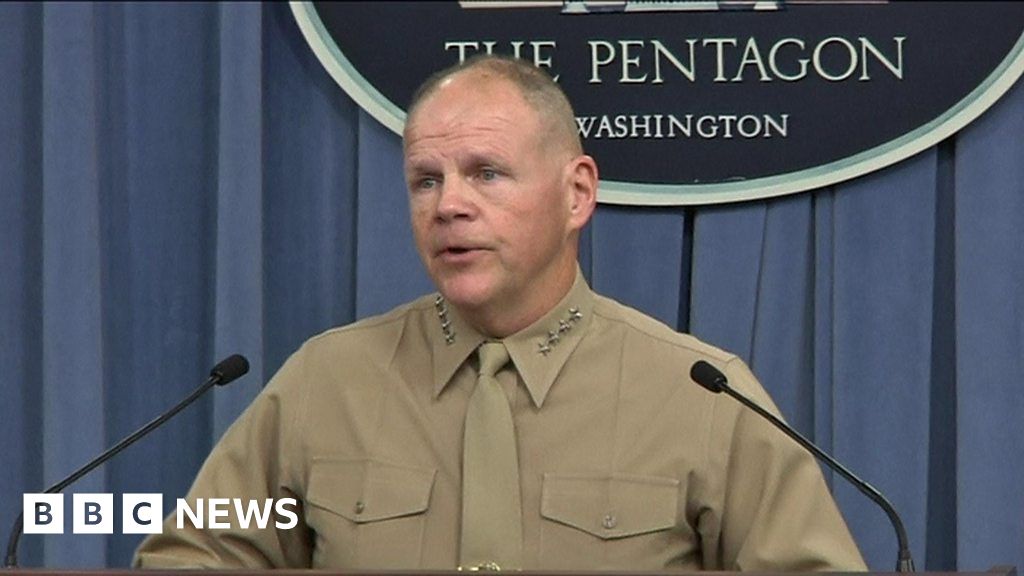 'No honour' in nude photo scandal - Marine Corps general - BBC News