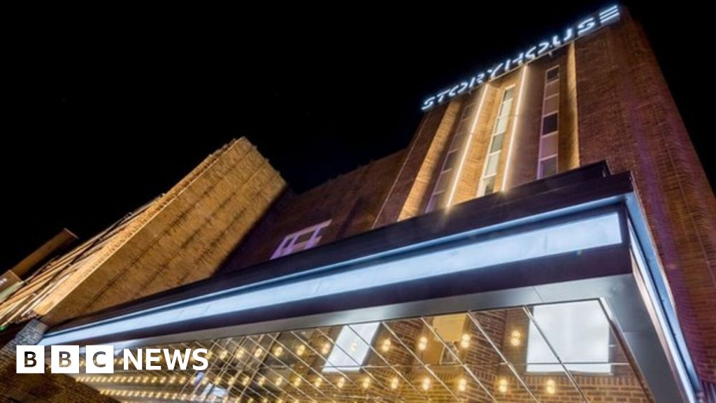 Chester Storyhouse: New theatre opens after 10-year absence - BBC News