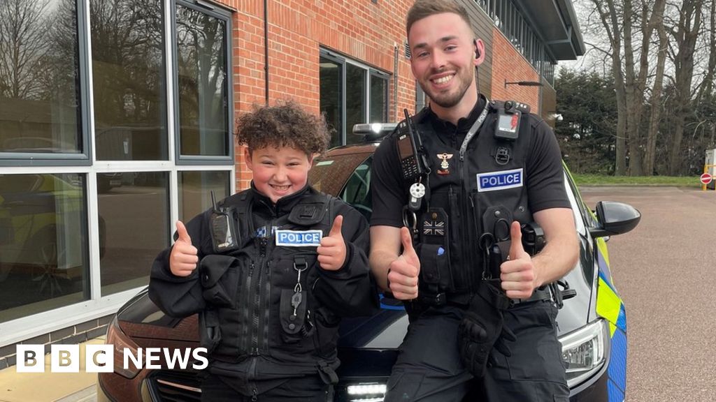Fresh Cops: Star of TV police documentary surprises young fan - BBC News