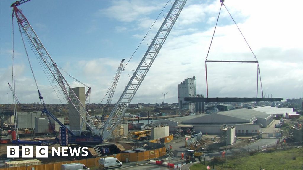 Lowestoft Gull Wing parts arrive from Belgium - BBC News