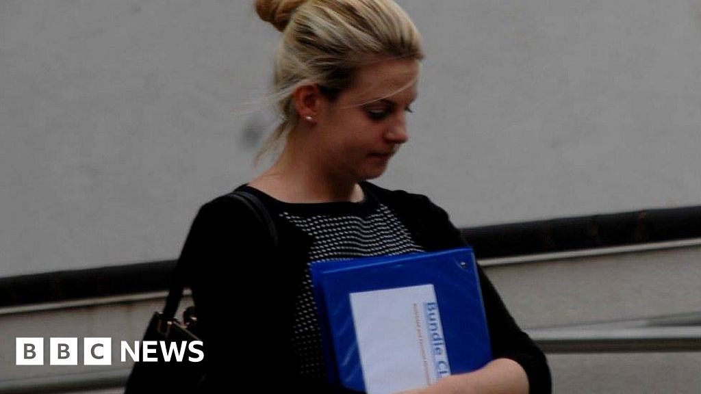 PC Lucy Clark remains suspended in conduct inquiry - BBC News