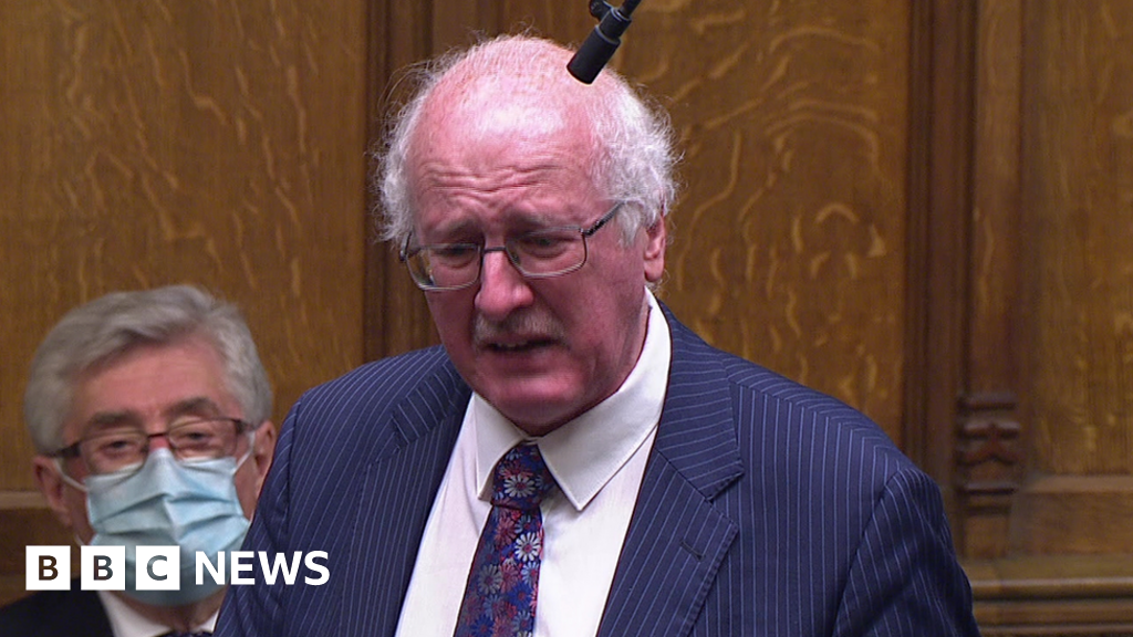 Jim Shannon: DUP MP in tears as he questions No 10 drinks party - BBC News