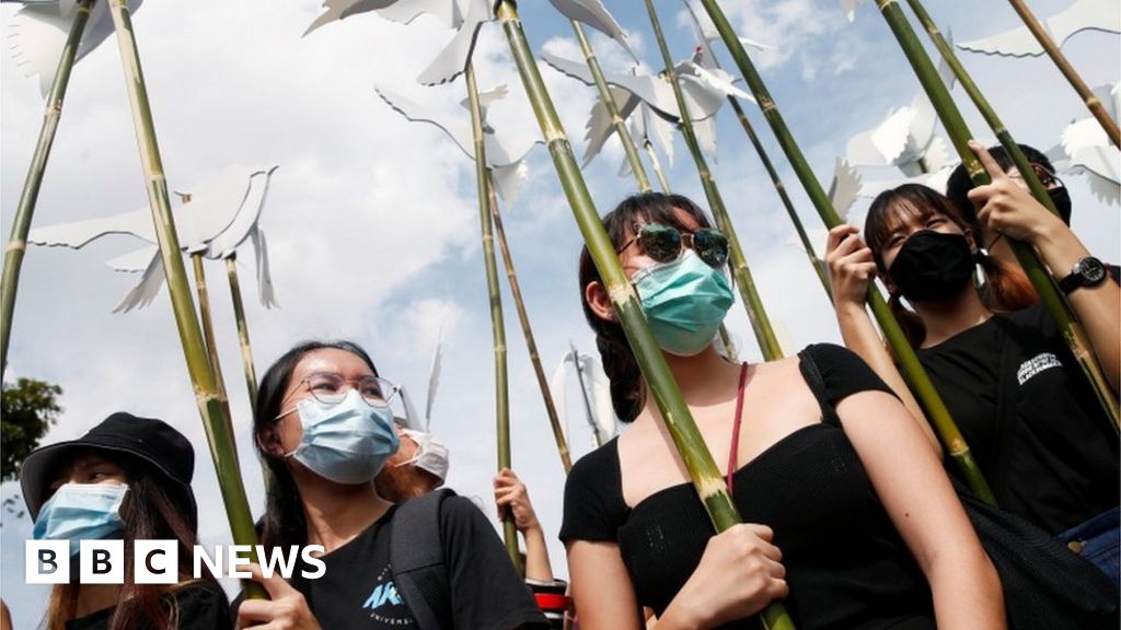 Thai protests: Thousands gather in Bangkok to demand reforms
