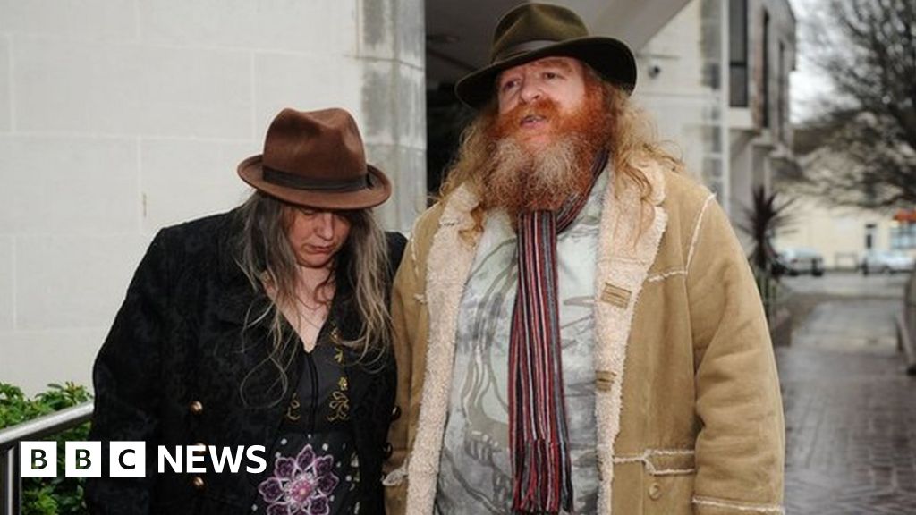 Boy's scurvy death prompts home-schooling register call - BBC News