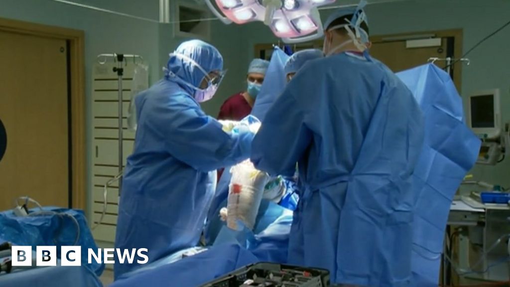 Covid: Winchester hospital tackles hip surgery waiting list - BBC News