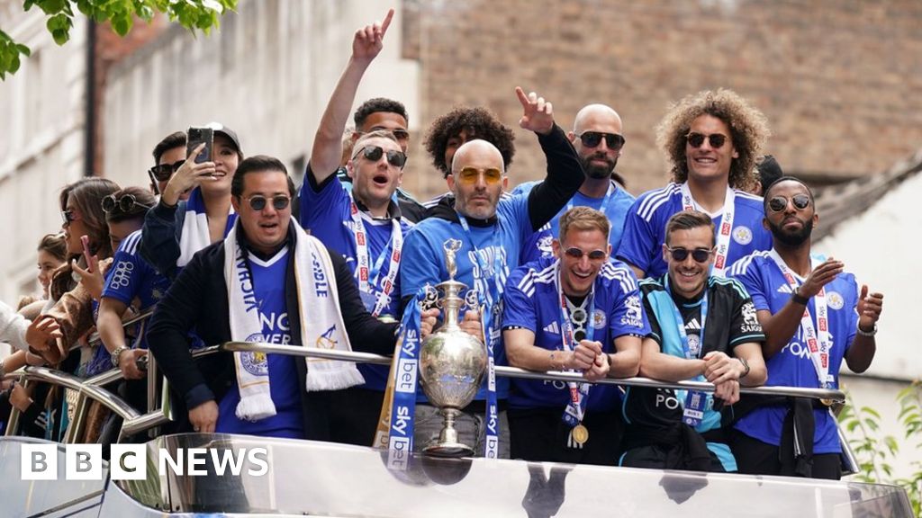 Leicester City fans line streets for club's promotion parade - BBC News