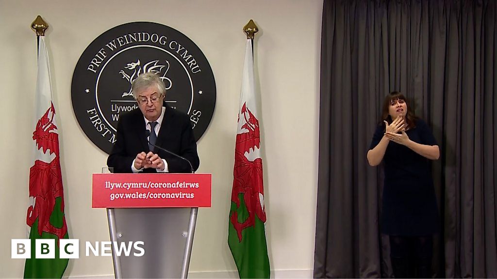 Covid lockdown: tougher rules in shops in Wales - BBC News