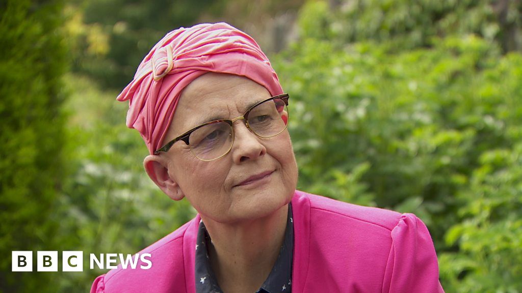Margaret Ritchie reveals she has breast cancer - BBC News