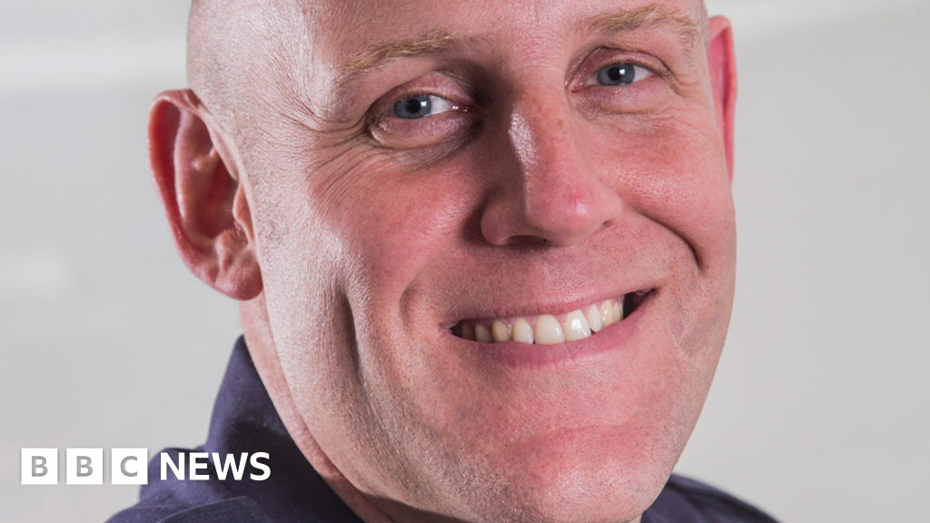 Minister refuses to be drawn into South Wales fire chief row - BBC News