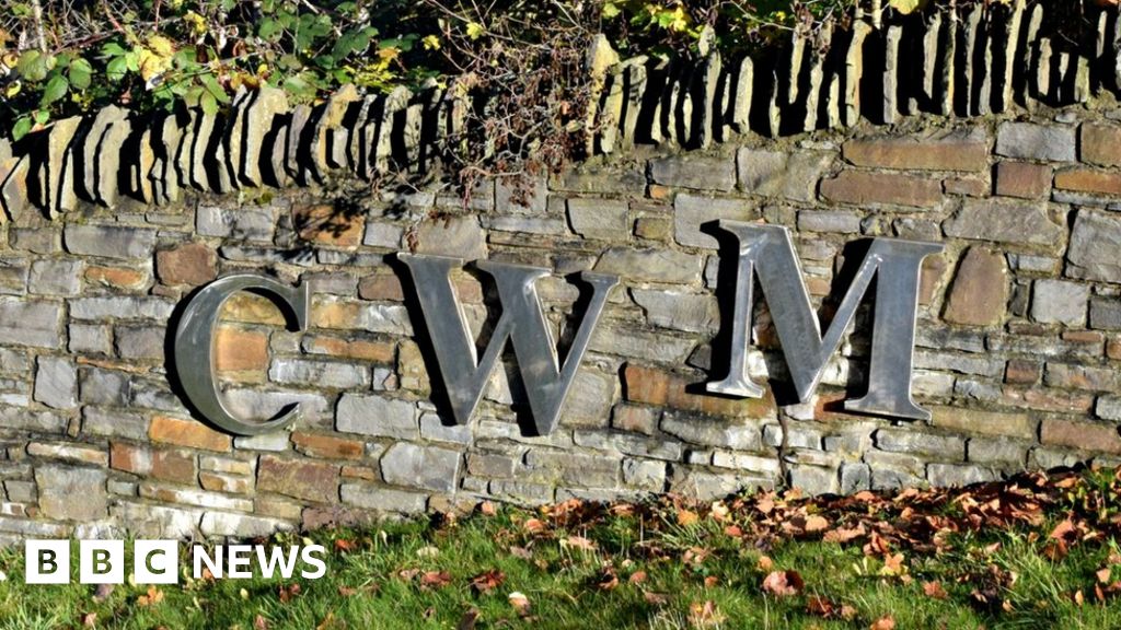 Brexit: Revisiting Welsh village Cwm which voted Leave - BBC News