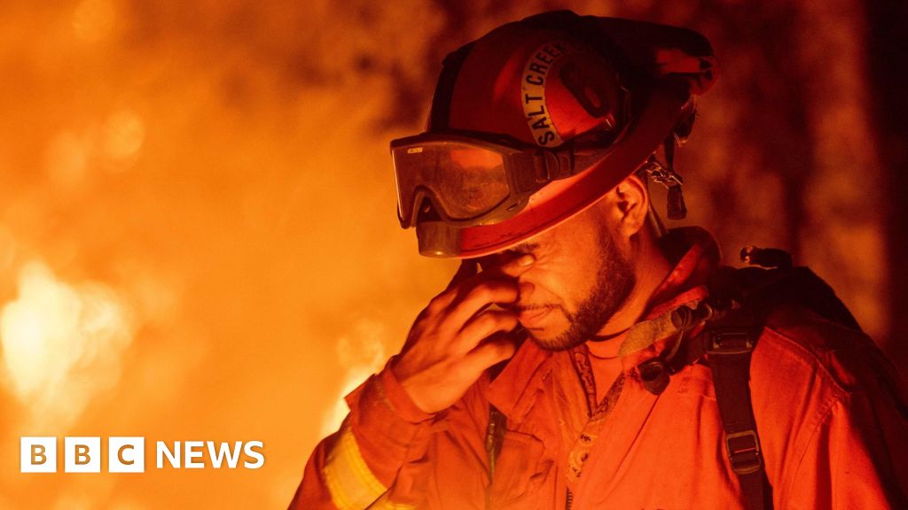 California fire: Gains made in containing major Carr blaze - BBC News