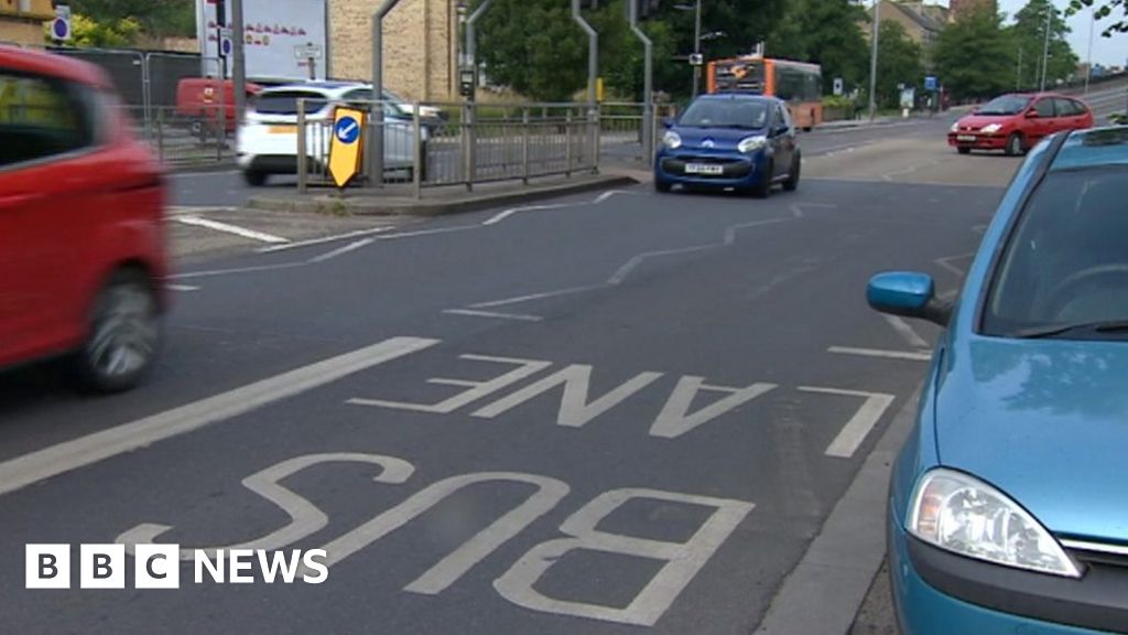 Hull's new bus lane cameras turned on - BBC News