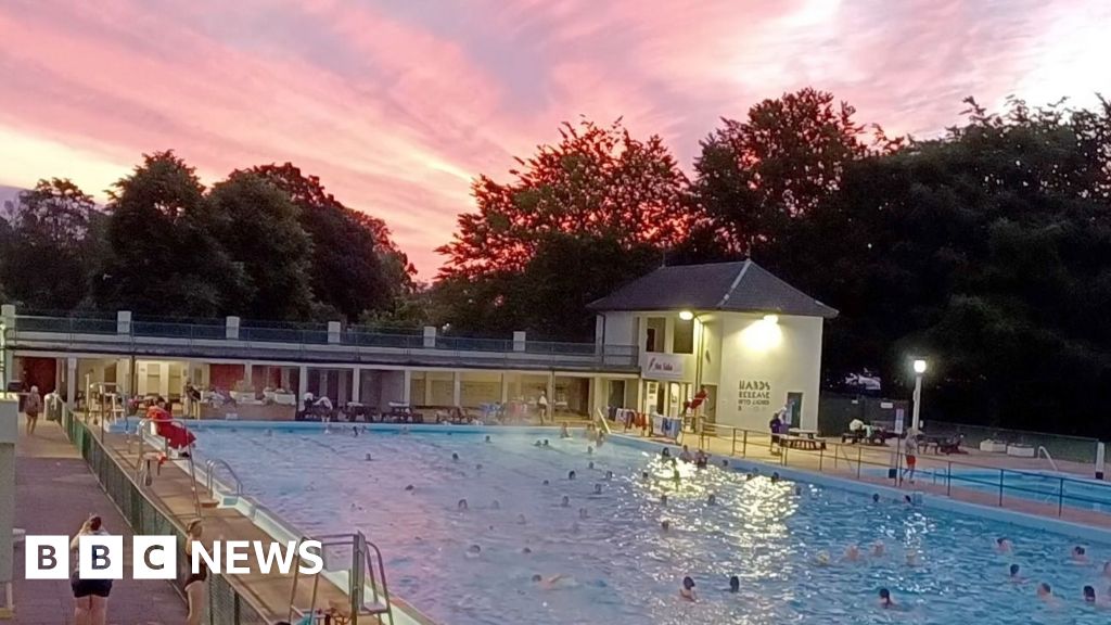 Watch: Spectacular summer solstice sunrise at Peterborough lido