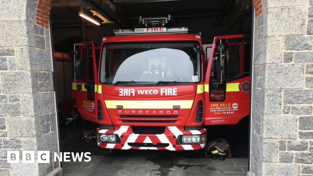 Guernsey fire service holds open day for centenary - BBC News
