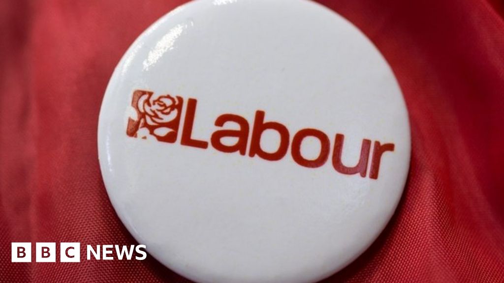Labour names head of leaked report investigation - BBC News