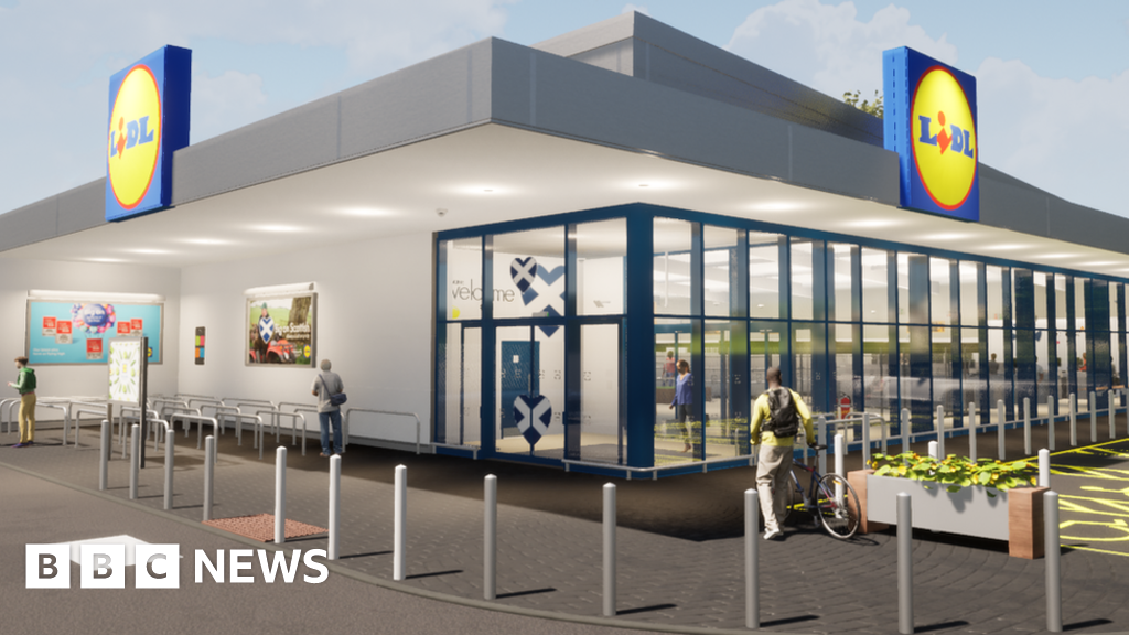 Lidl to open at Tweedbank Borders Gateway site - BBC News