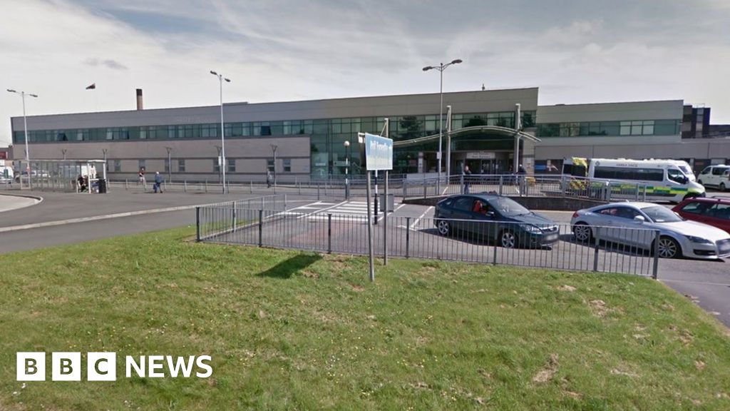 Awyr Las: Health board NHS charity cash probe urged - BBC News