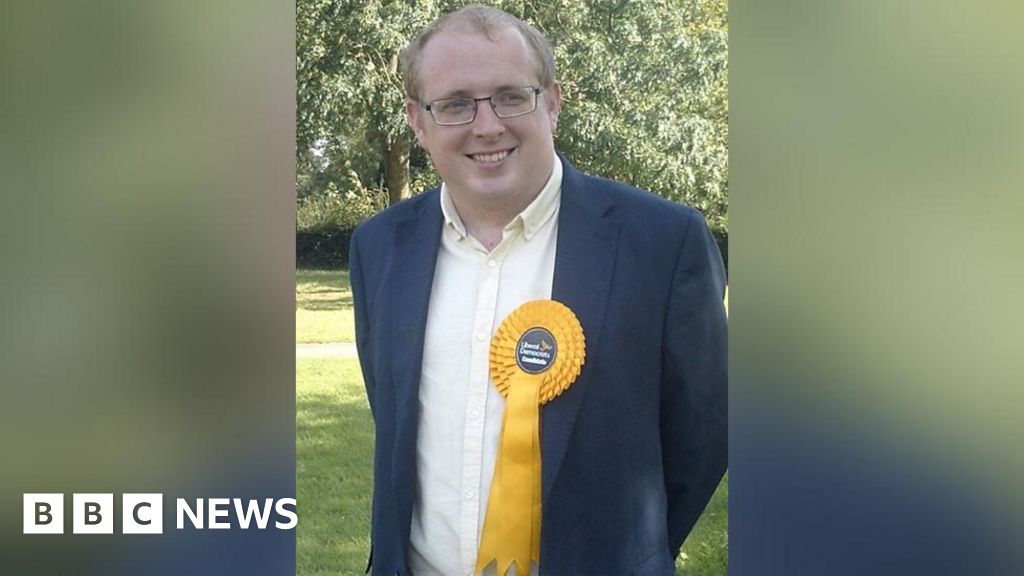 Kettering Lib Dem candidate steps down over stammer abuse - BBC News