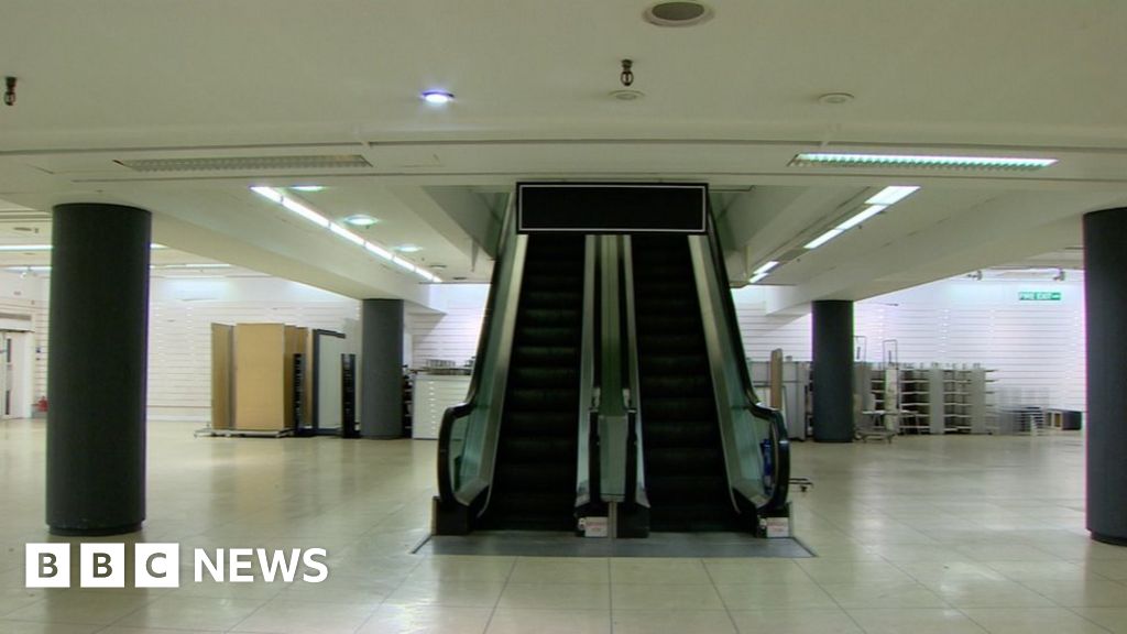BHS: Inside a 'ghost store' in Edinburgh - BBC News