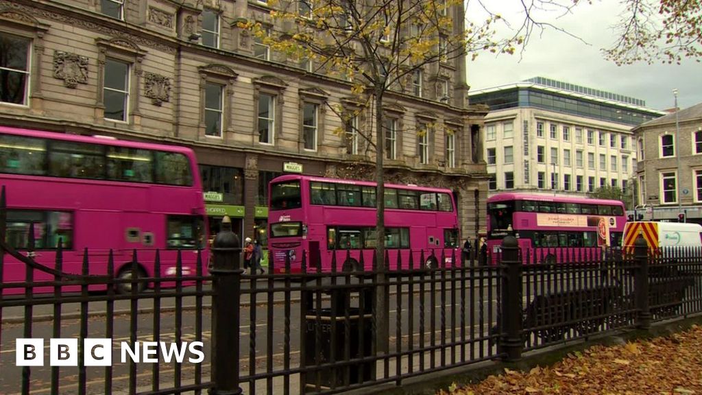 Translink: NI bus drivers to take strike action over pay dispute - BBC News
