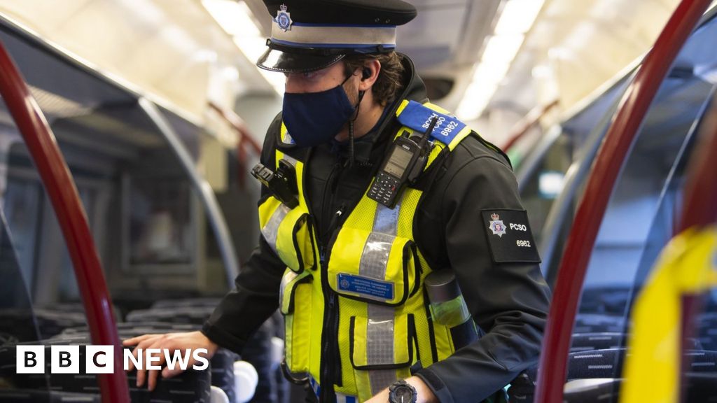Christmas: Undercover police on Welsh trains target crime - BBC News