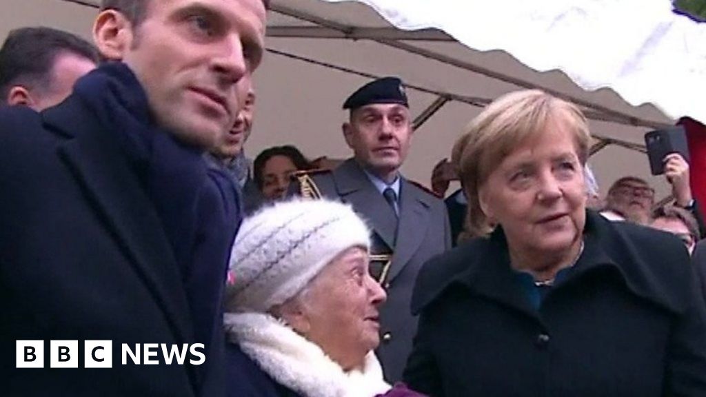 Old lady mistakes Chancellor Merkel for Macron's wife - BBC News