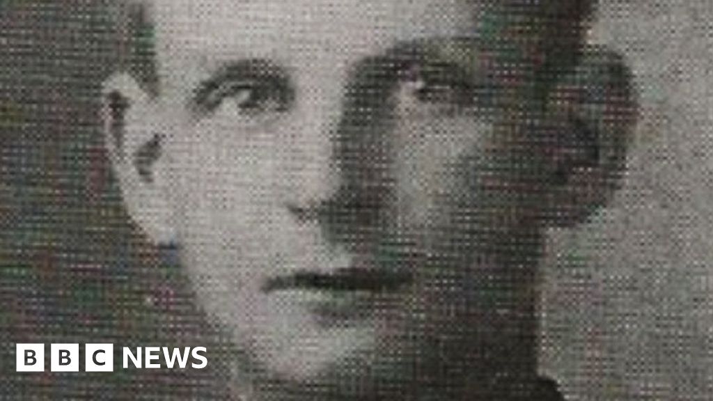 Forgotten WW1 hero who 'never existed' honoured in Leicester - BBC News