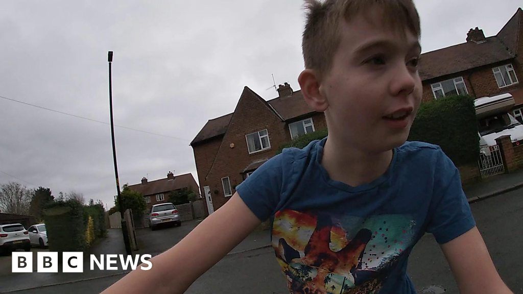 Ripon boy, 11, lives 'in pain' with arthritis - BBC News
