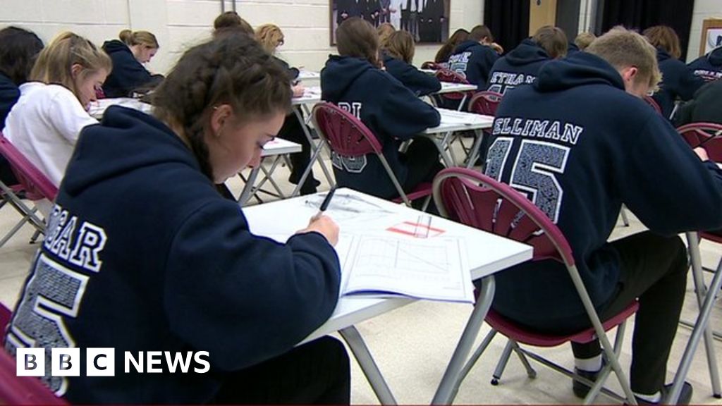 'Titan' school to take 2,500 pupils as demand grows - BBC News