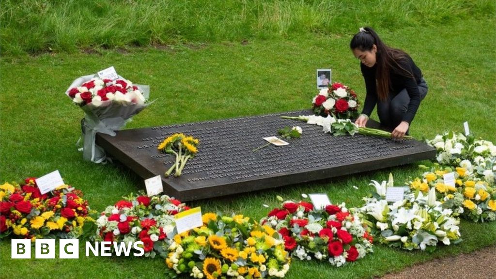 7/7 London bombings: Mayor pays tributes to victims