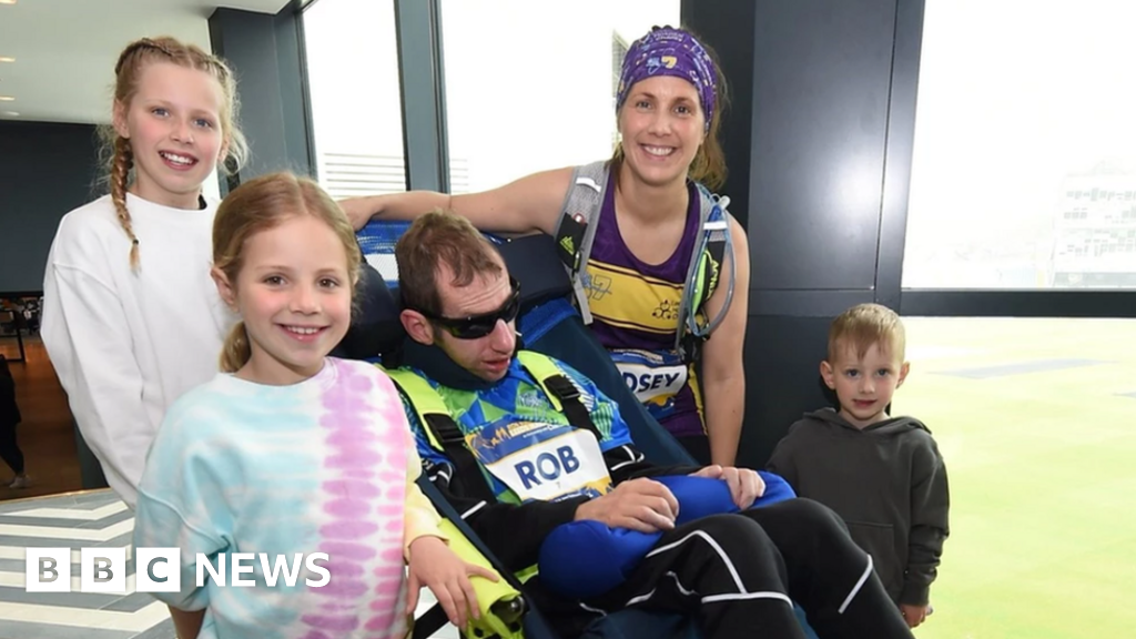 Rob Burrow's children to join him at Father's Day run - BBC News