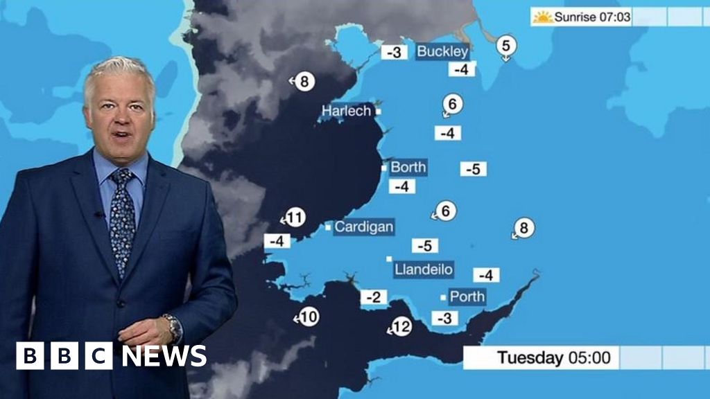 UK weather: Wales braced for snow and freezing conditions - BBC News