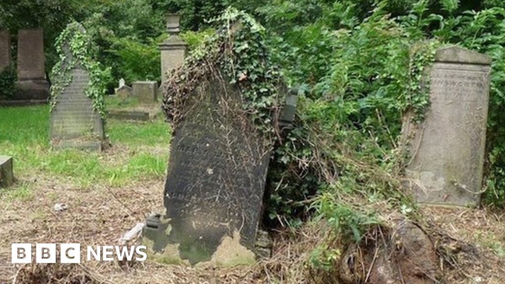 Historic England grants £26,000 to Newcastle cemeteries plan - BBC News