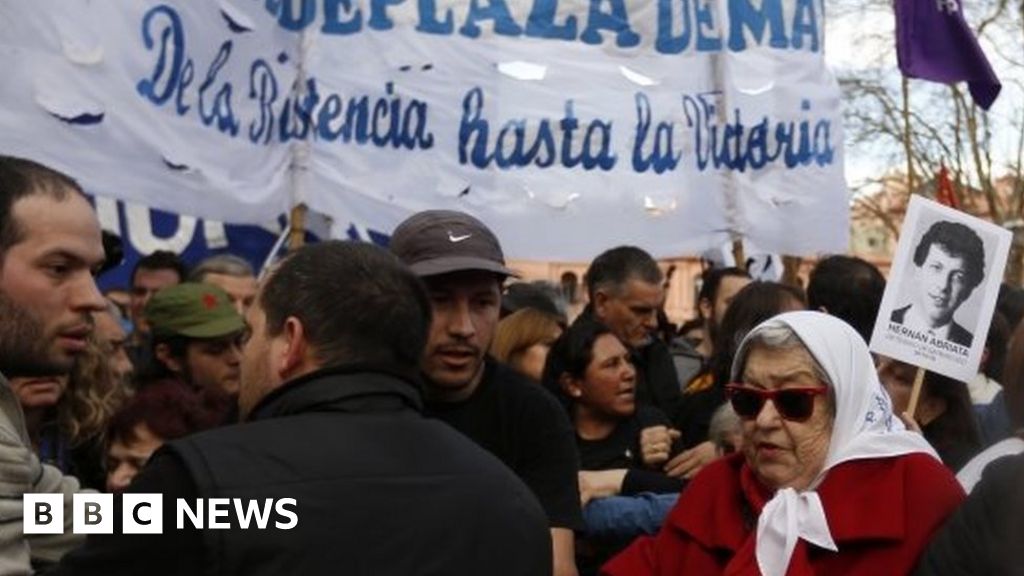 Vatican to open Argentina's 'Dirty War' archives - BBC News