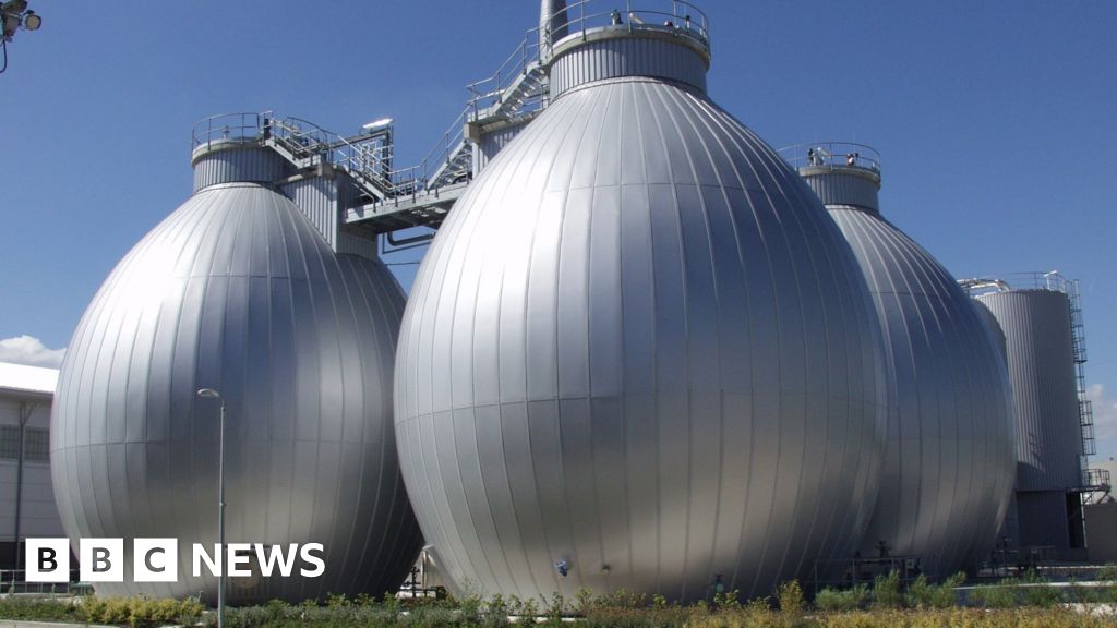 Thames Water pledges £11bn investment - BBC News