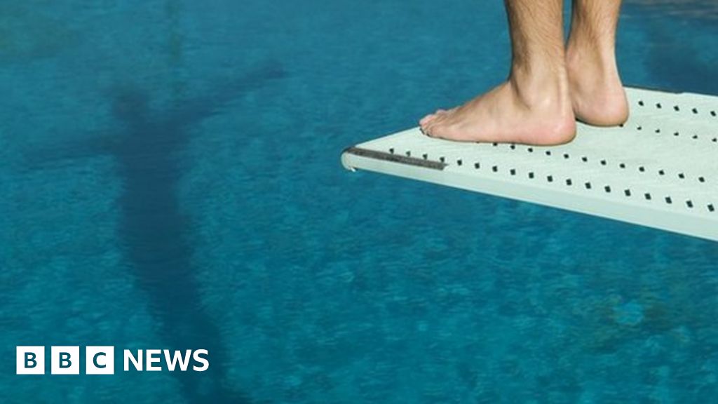 Bangor swimming pool reopens with diving facilities - BBC News