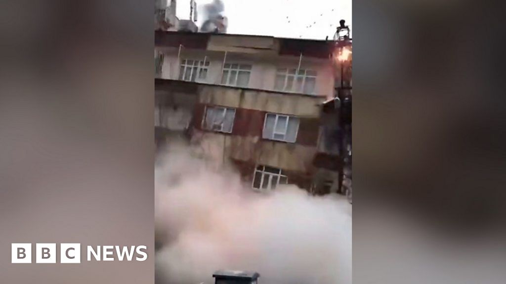 Turkey earthquake: Dramatic moments from first quake on video - BBC News
