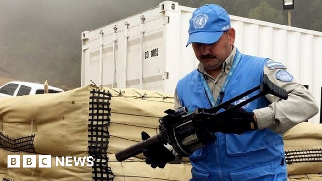 Colombia's Farc hand over a further 30% of weapons - BBC News