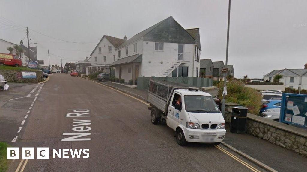 Port Isaac fire sees car and shop damaged