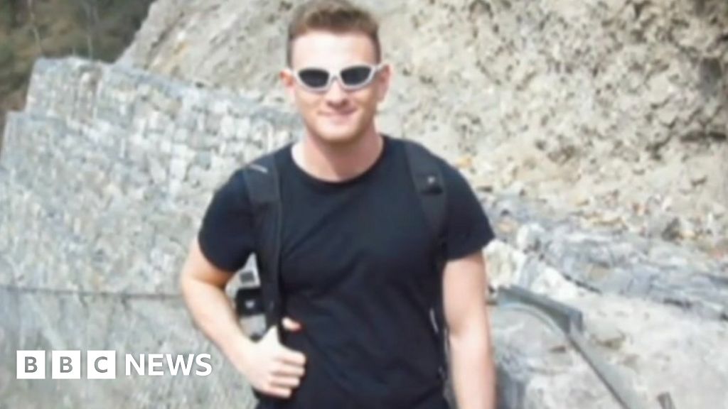 MH17 victim Richard Mayne's parents unveil portrait at Leicester ...