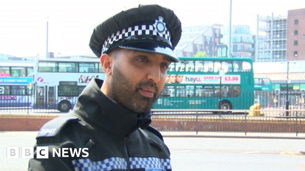 West Yorkshire Police in ethnic minority recruitment drive - BBC News