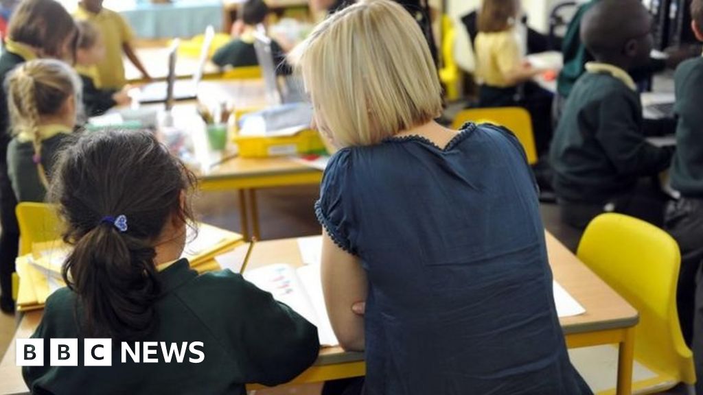 Medway has 9,500 children at underperforming primary schools - BBC News