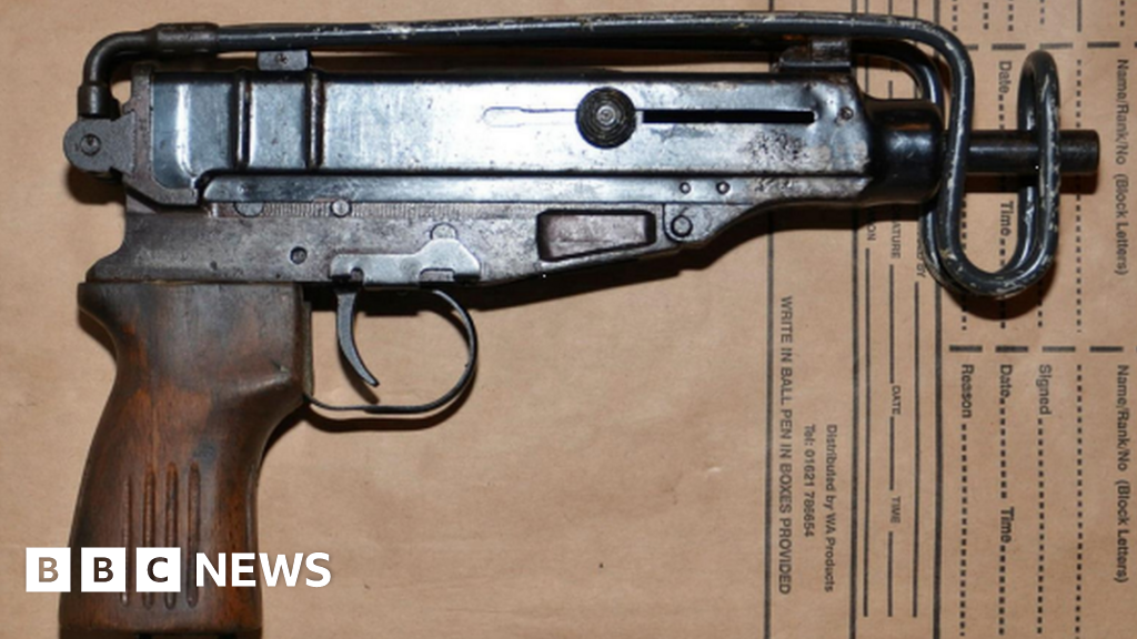 Londonderry: Police officers attacked by youths for a second evening