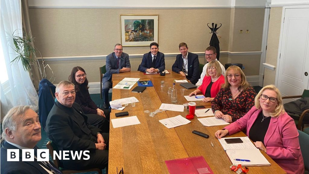 Leamside line: cross-party MPs united in campaign for reopening - BBC News