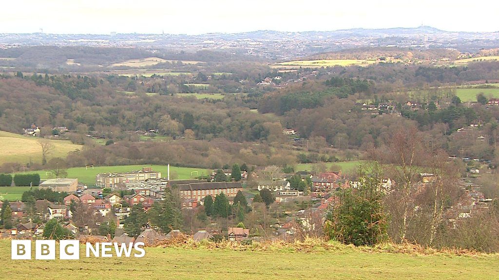 Kinver Edge beauty spot in centenary milestone - BBC News