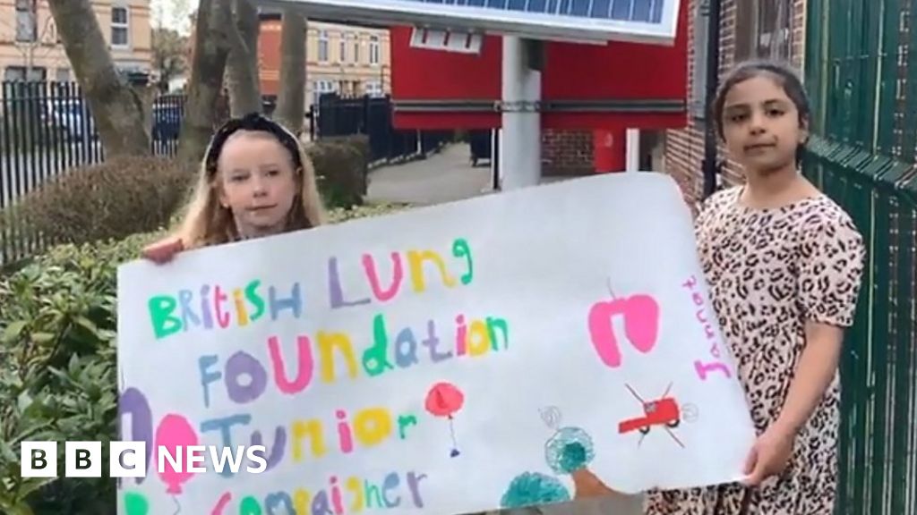 Manchester schoolgirls determined to tackle air pollution - BBC News